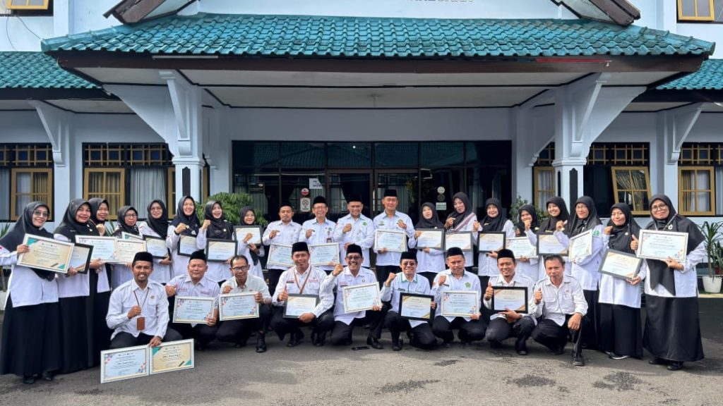 Kado Awal Tahun 2025, MAN 2 Banjarnegara Raih Penghargaan Madrasah ...